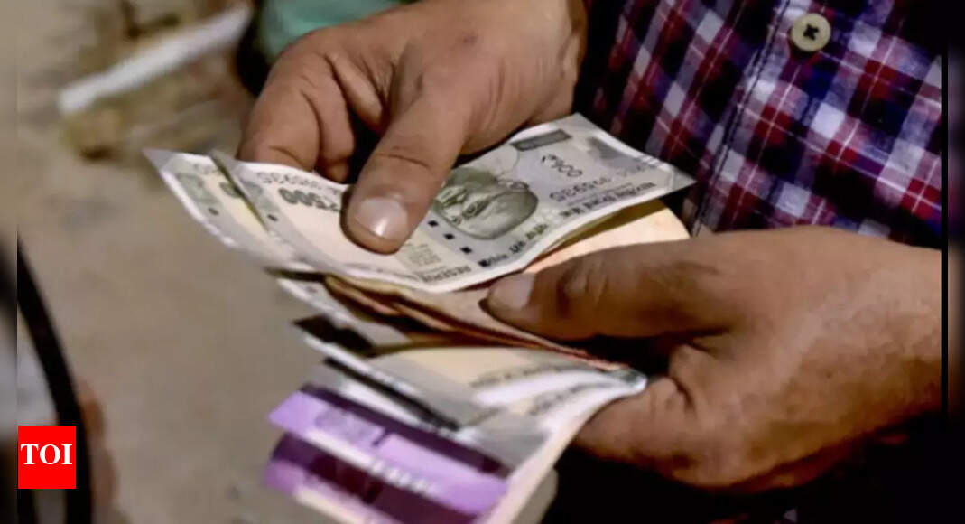 Social Humour: As Rupee slumps to all-time low, Twitter engulfs in ...