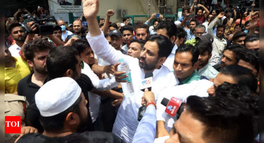 Anti-encroachment drive in Shaheen Bagh: SDMC files complaint with police against AAP MLA ...