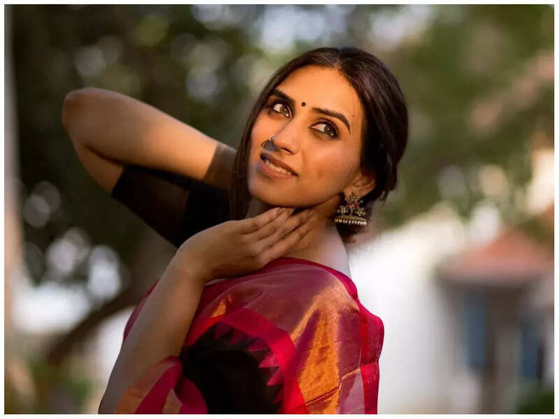 Malavika Jayaram follows in her parents' footsteps; debuts as an actor ...