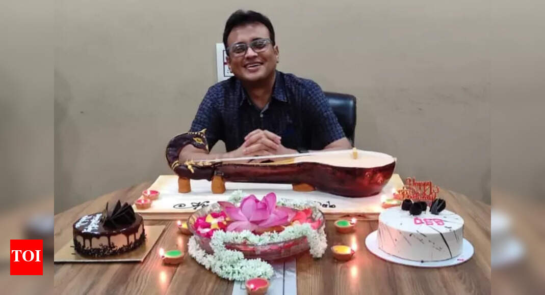 Deb Chowdhury treats street kids to biryani on his birthday | Bengali ...