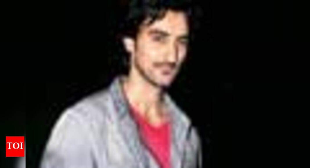 Kunal Kapoor's busy with Don | Hindi Movie News - Times of India