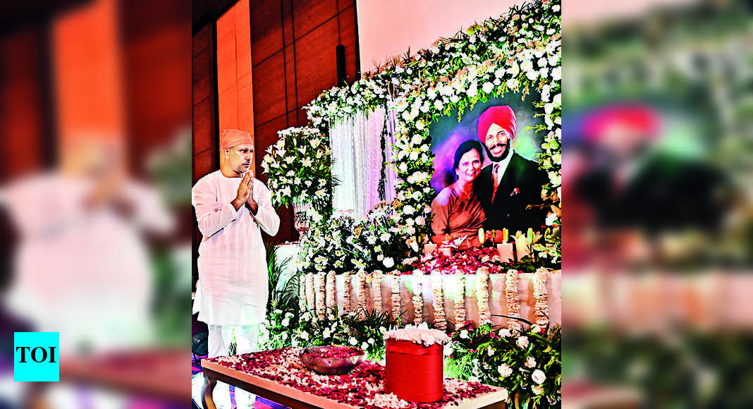 Still Feel The Void, Emotional Jeev Remembers Parents At Prayer Meet ...