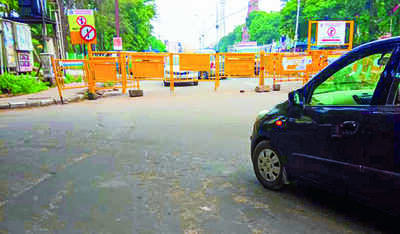 Ecr: Permanent Barricades On Ecr Illegal, Turn Barriers: Residents ...