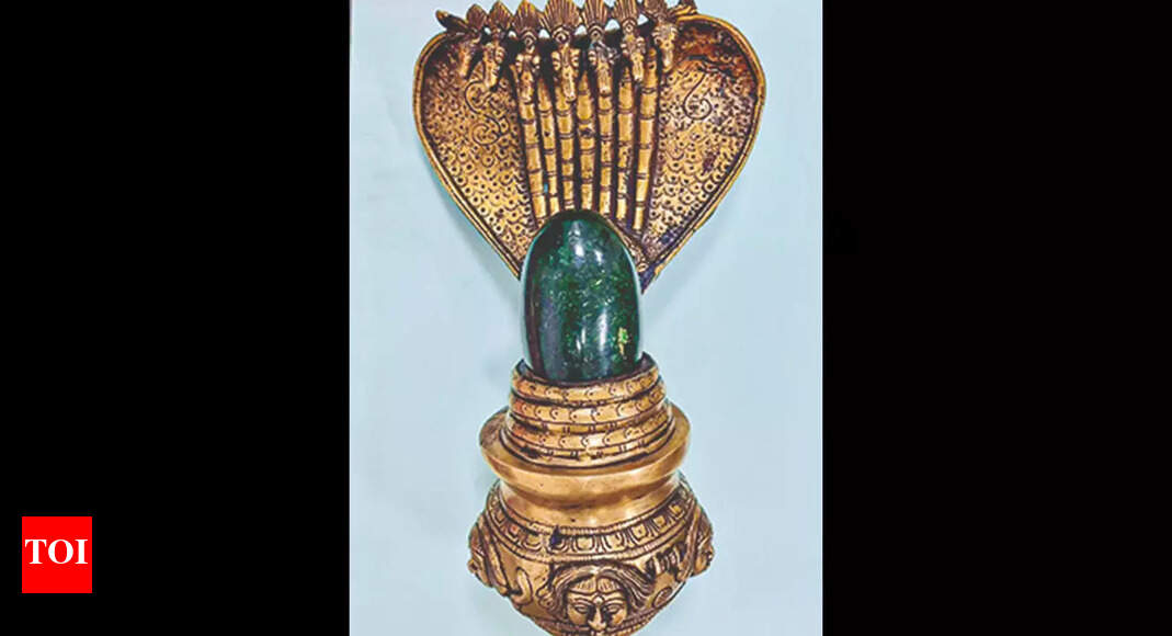 Duo Held With 500-yr-old Lingam In City | Chennai News - Times of India