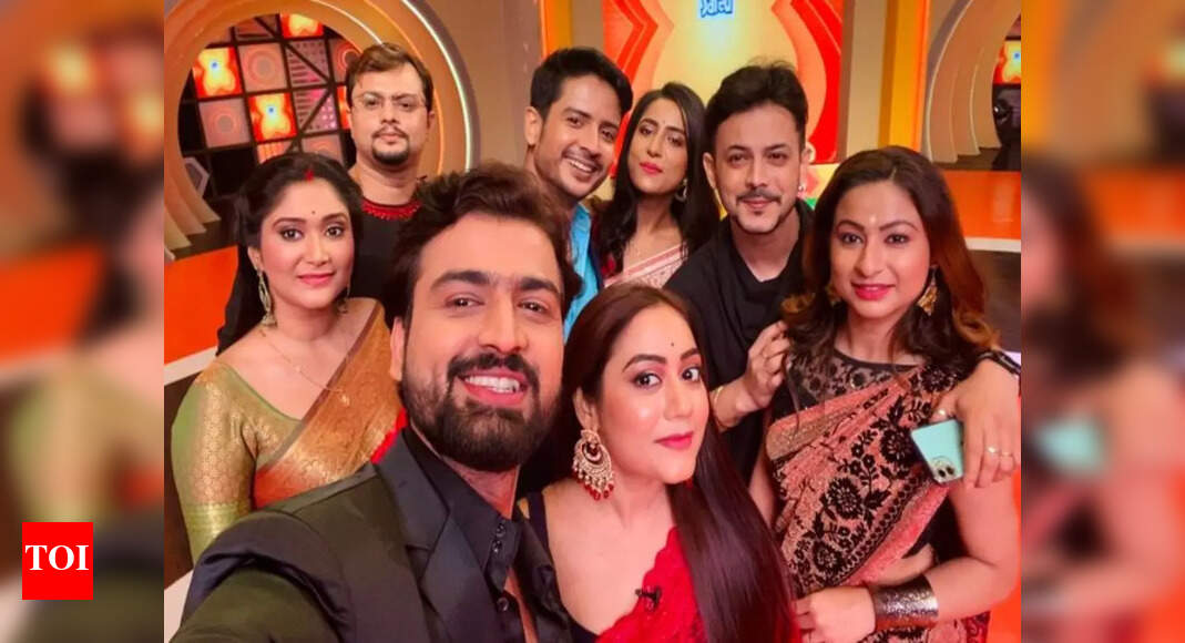 Celebrity couples Rudrajit Mukherjee-Promita Chakrabartty, Suman Dey ...