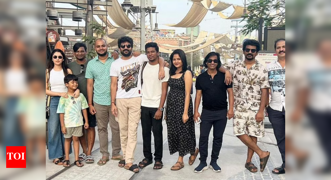 Nelson Dilipkumar vacationing in Dubai with his wife; Priyanaka Arul ...