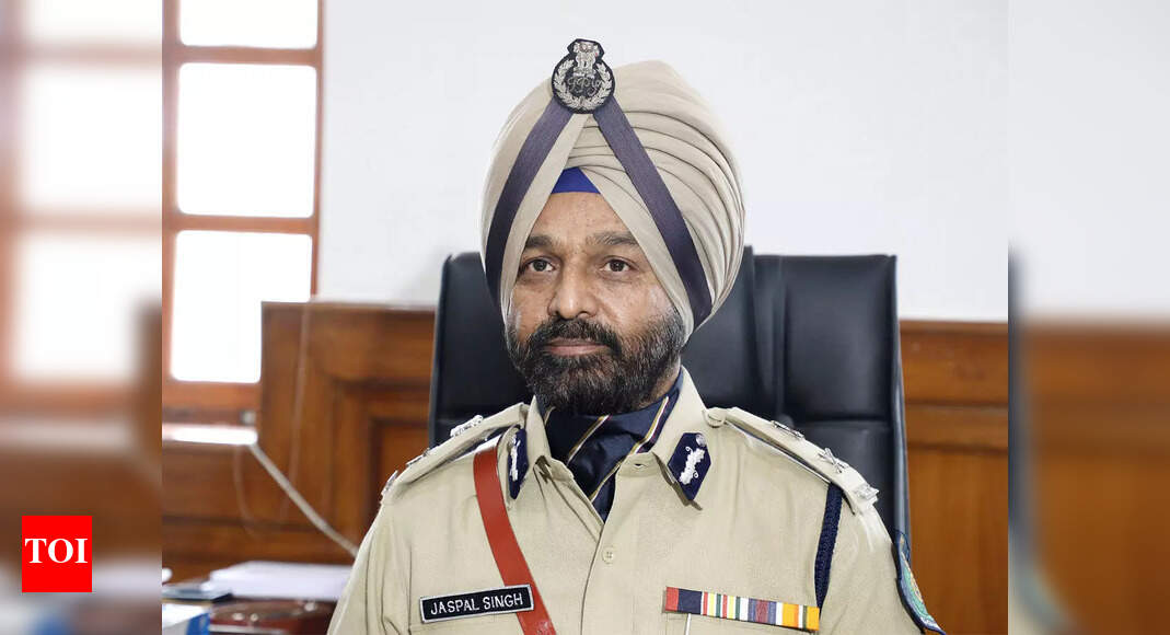 Goa Police chief felicitates 2 meritorious sports students - Times of India