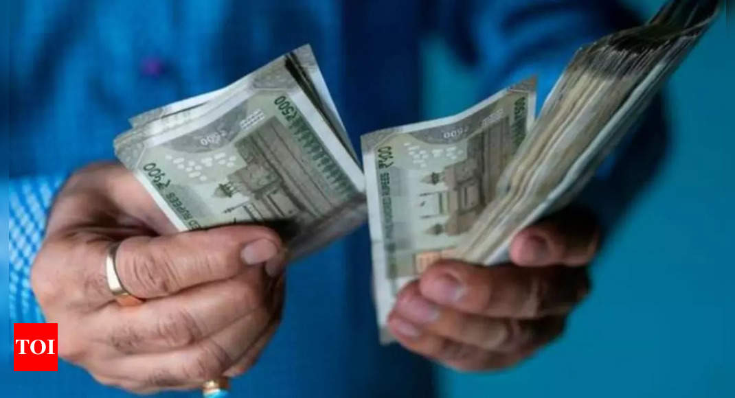 People Earning Rs 25 000 Per Month Fall In Top 10 Of Wage Earners In