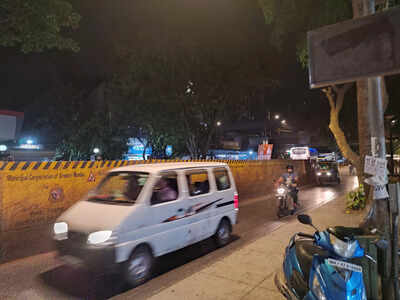 Useless Barricades obstructing Traffic. - Times of India