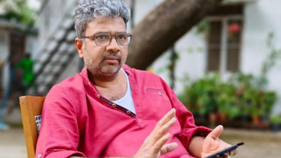 Offensive comments on shivling: Delhi University professor Ratan Lal ...