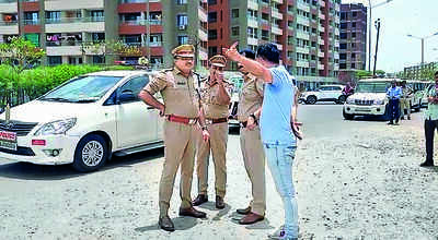 Angadia Staffer Looted Of 33l At Gunpoint | Surat News - Times of India