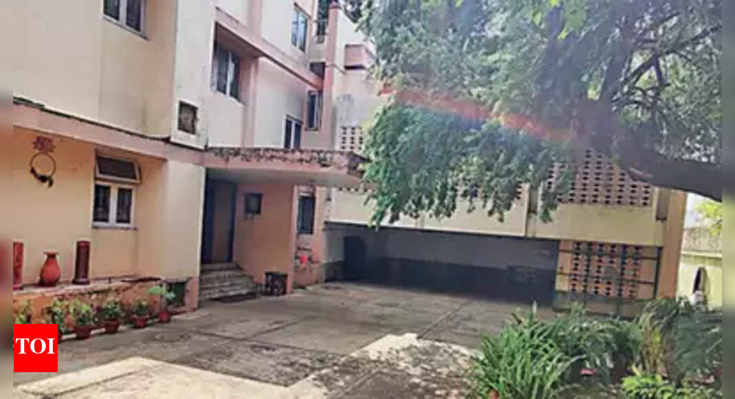 Behala: Behala residents upset as Dada plans to shift house | Kolkata ...