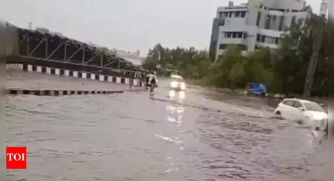 Gurgaon Rain: Heavy rain leads to traffic snarls in Gurugram | Gurgaon ...