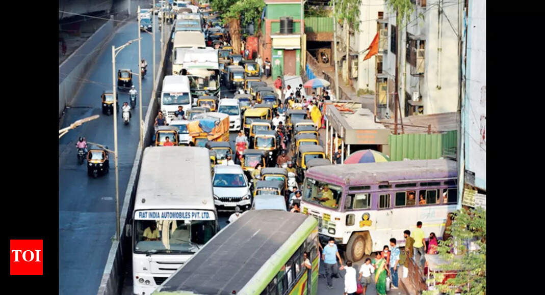 Jedhe Chowk: Autorickshaws Outside St Depot Block Right Of Way | Pune News - Times of India