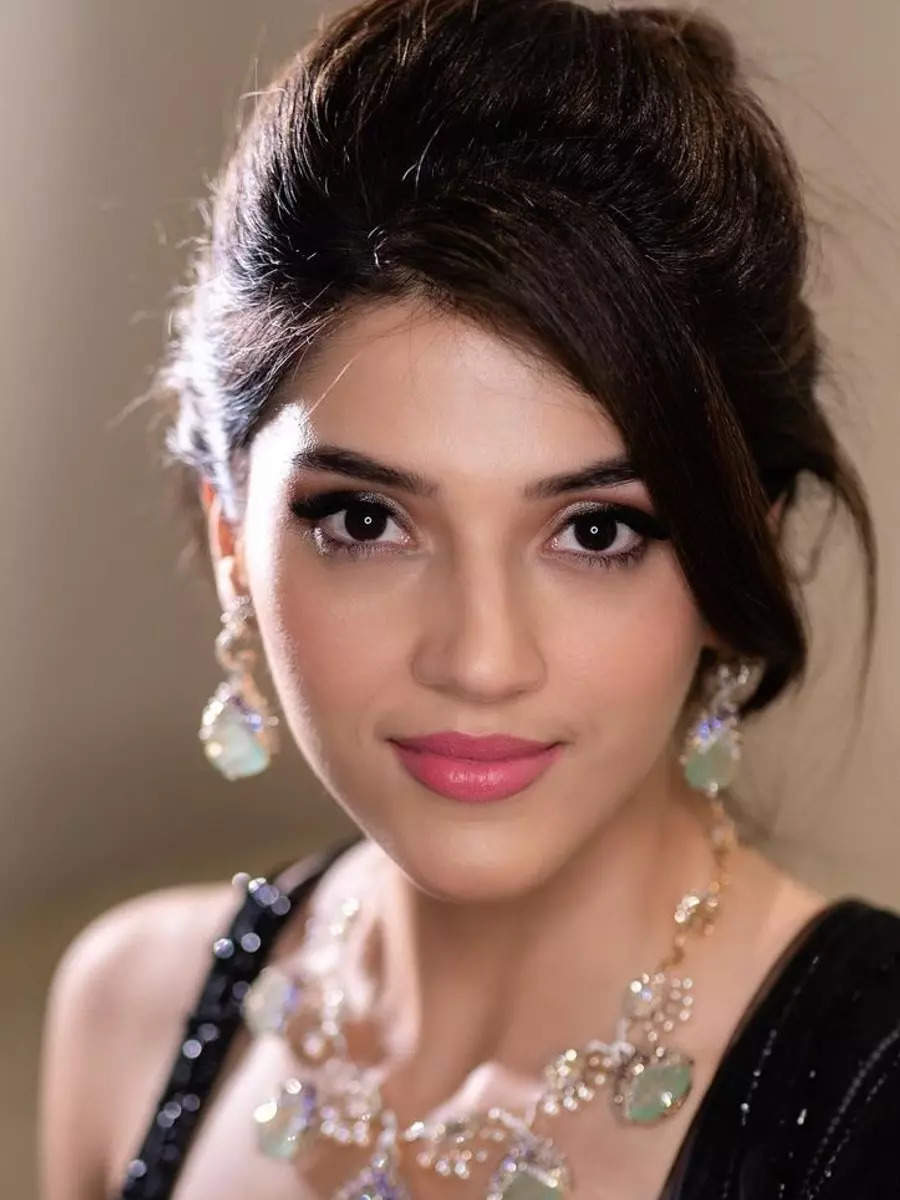 Mehreen Pirzada's glamorous pictures | Times of India