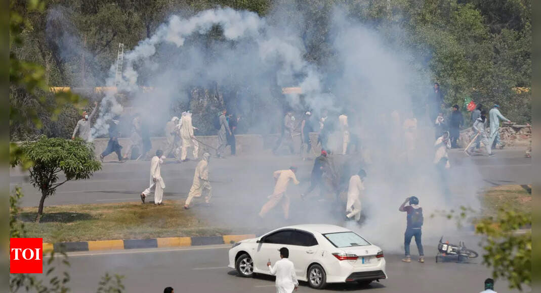 Pakistan: Watch: Viral videos of burning Pakistan, country faces ...