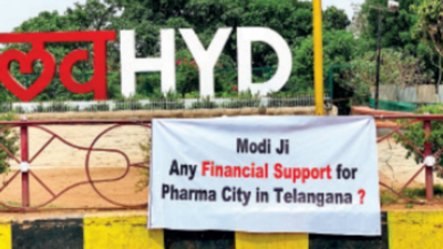 Modi: Banners hoisted across the Hyderabad with 17 big questions to ...