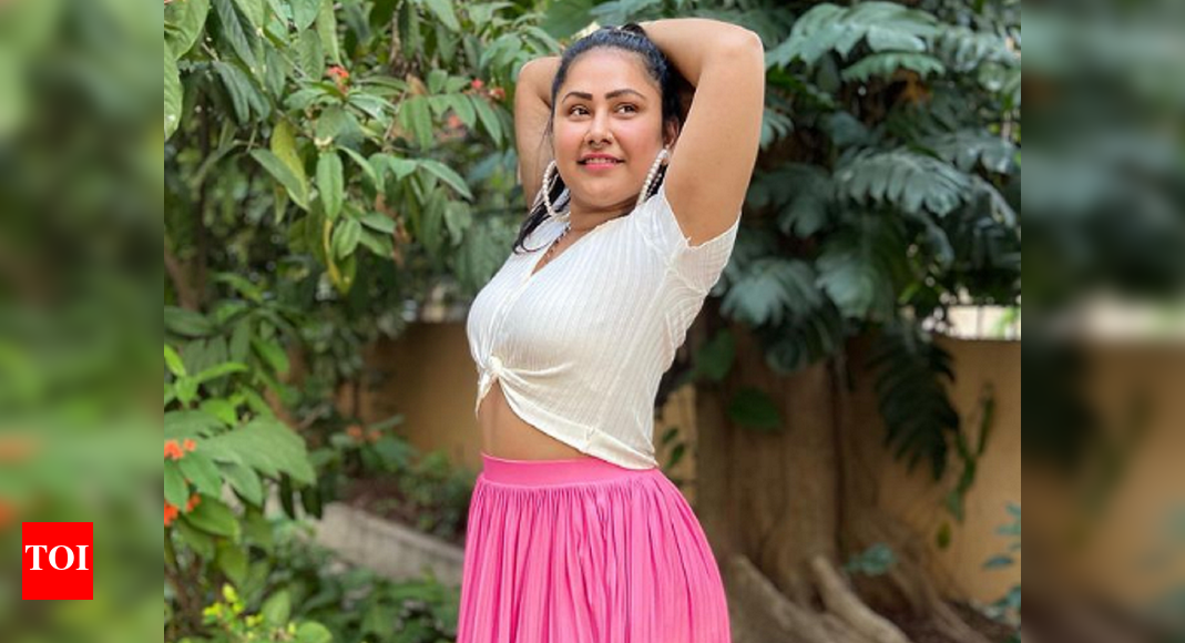 Priyanka Pandit looks beautiful as she poses in a white crop-top ...