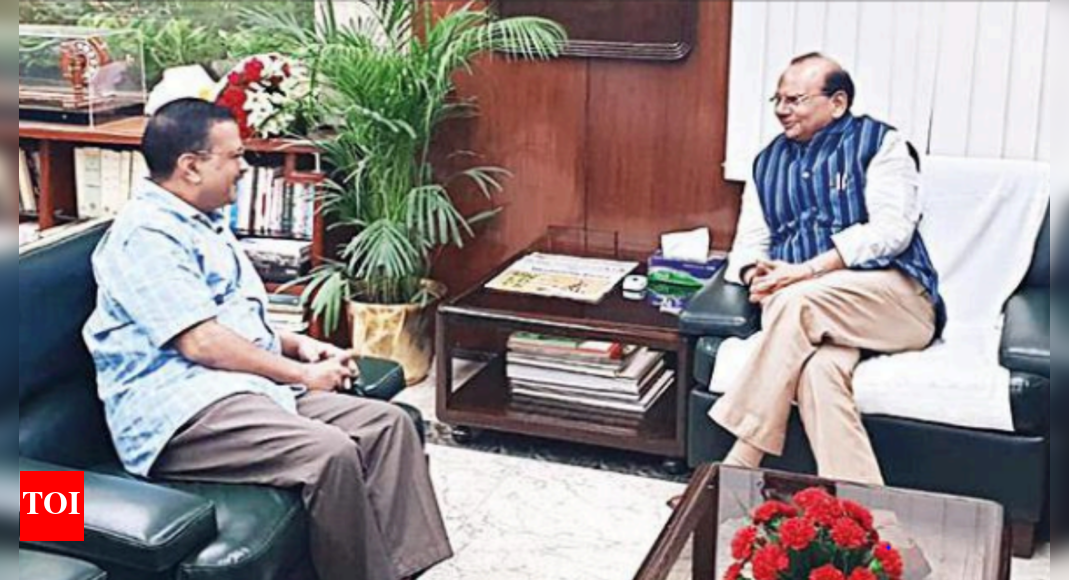 Delhi lieutenant governor, CM Arvind Kejriwal meet at Raj Niwas, vow to ...