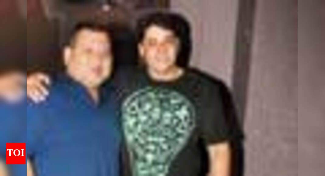 Cyrus Broacha's funny act on stage | Events Movie News - Times of India