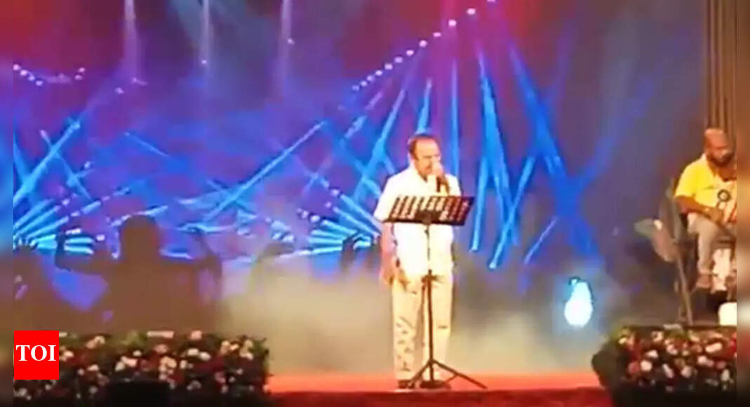 Kerala: Playback singer Edava Basheer collapses on stage at music event ...