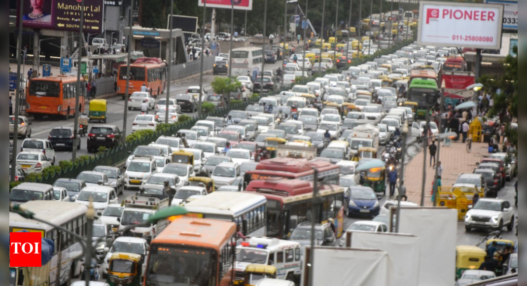 Thunderstorm in Delhi: Traffic police receive over 350 calls related to ...