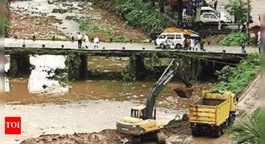 Despite Directives, River Desilting Still Crawls | Thiruvananthapuram ...