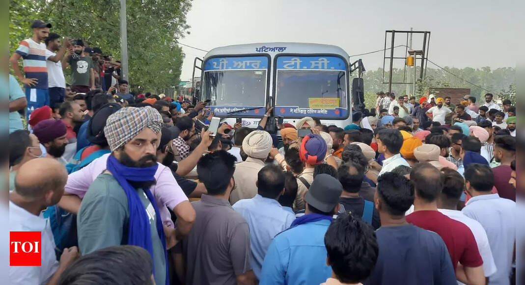 Punjab: PRTC bus conductor robbed at gunpoint in Ludhiana | Ludhiana ...
