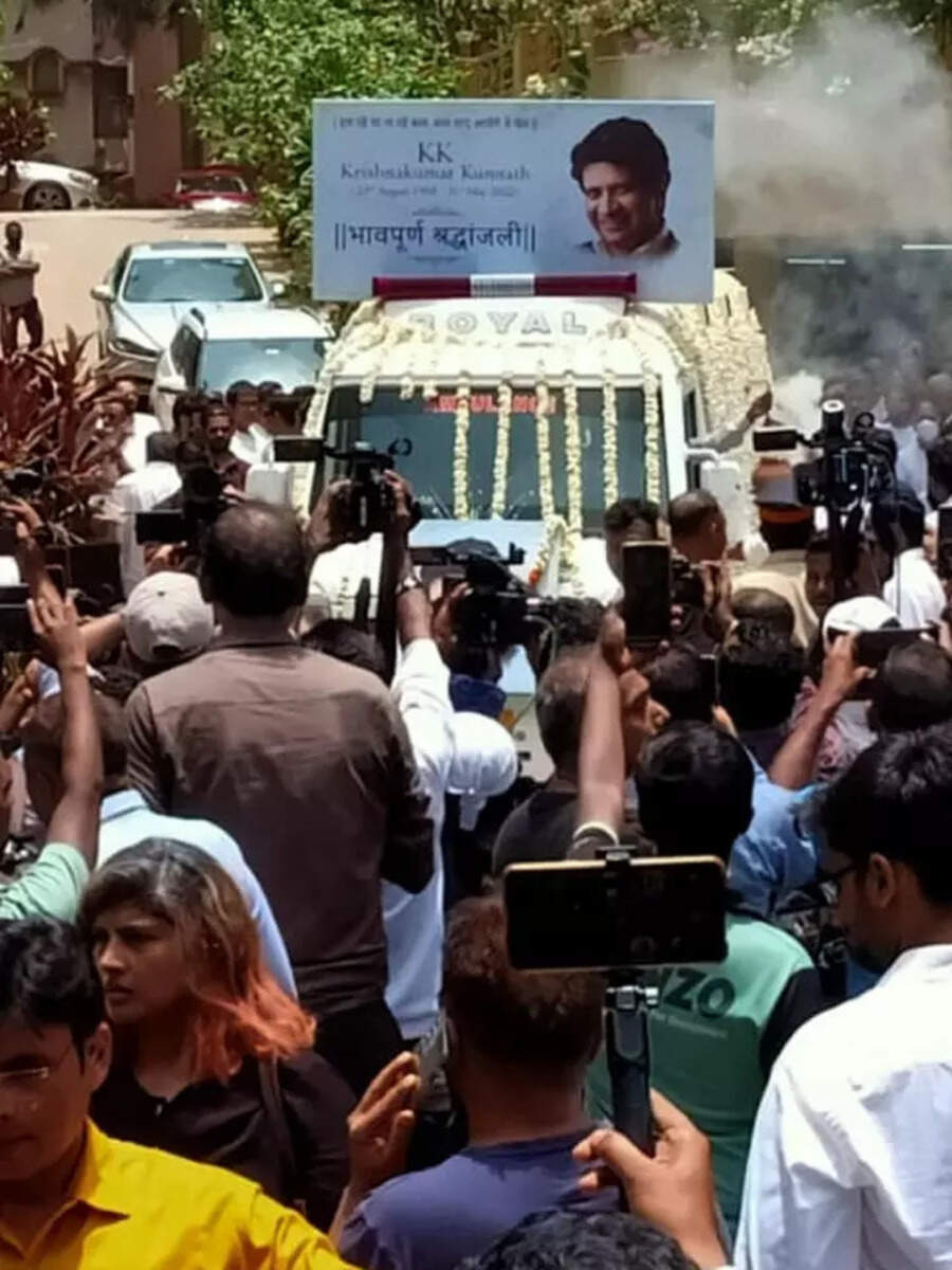 Fans in Mumbai bid farewell to singer KK | Times of India