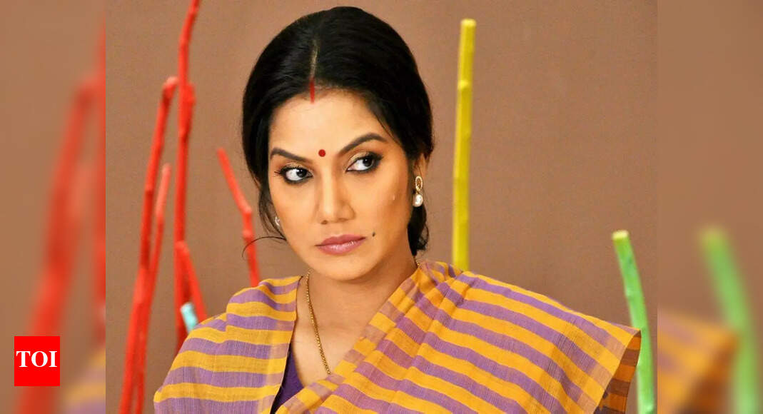 Senior actress Dolon Roy hospitalised - Times of India