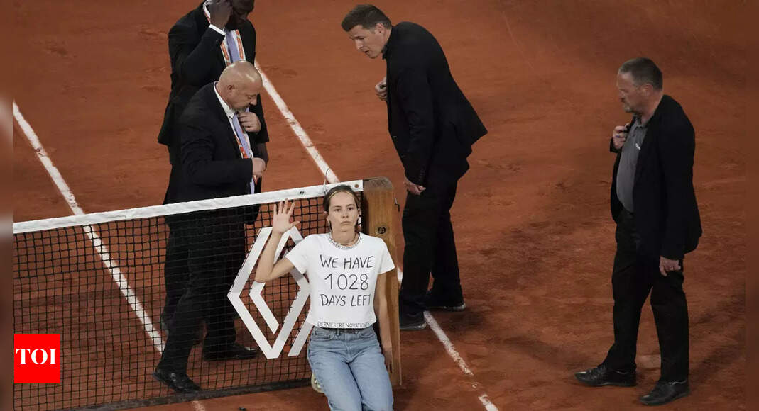 French Open semifinal interrupted by environmental activist | Tennis ...