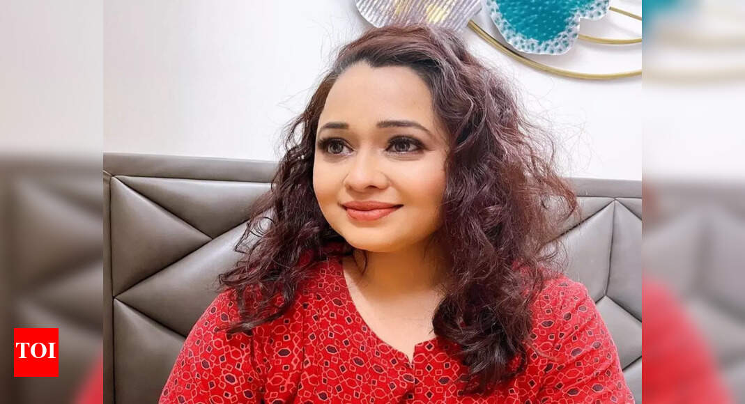 Taarak Mehta Ka Ooltah Chashmah fame Sonalika Joshi celebrates birthday ...