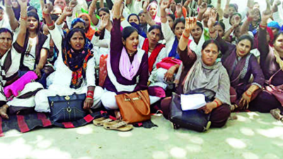 Asha Workers Give Ultimatum Over Non-payment Of Dues | Meerut News ...