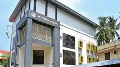 Notices Served On Senior Govt Officials | Kochi News - Times of India