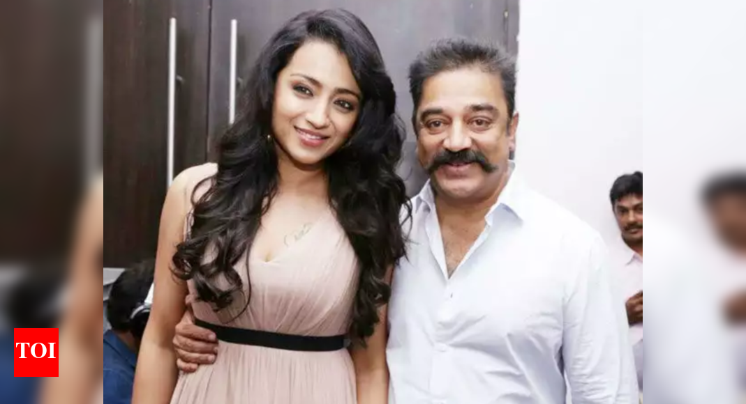 Trisha watches 'Vikram' for the second time in theatre | Tamil Movie ...