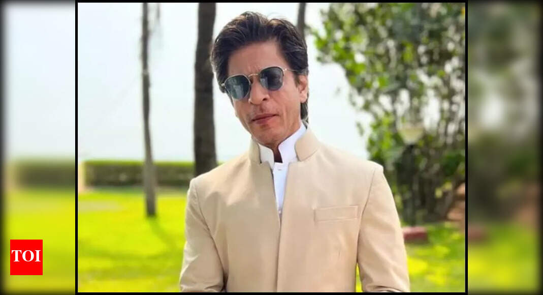 Shah Rukh Khan looks dapper as he suits up for 'Jawan' co-star ...