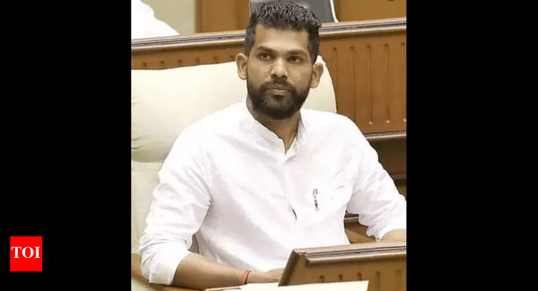 Borkar: Viresh Borkar raises road issues with PWD Chief Engineer | Goa ...