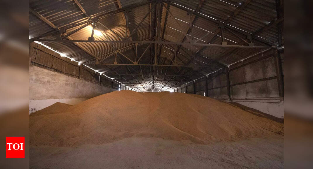 Wheat prices at near record high, up 55% in the last one year | India ...