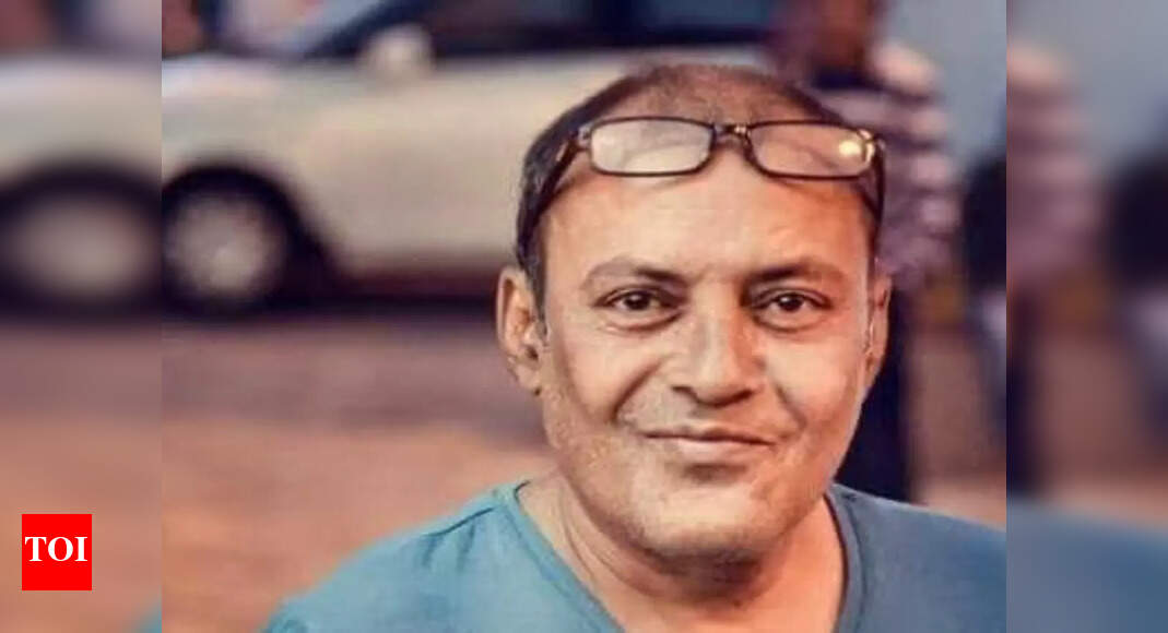 Veteran artist Shubhomoy Chatterjee passes away battling cancer - Times ...