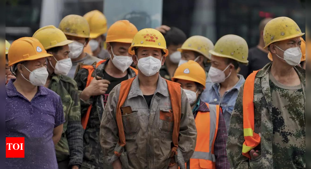 Beijing: Beijing city must race against time to block bar linked Covid ...