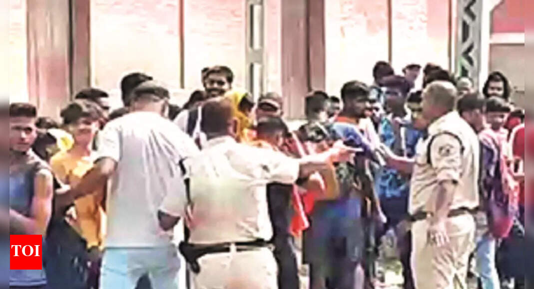 Army: Students Protest Army’s New Recruitment Scheme | Patna News ...