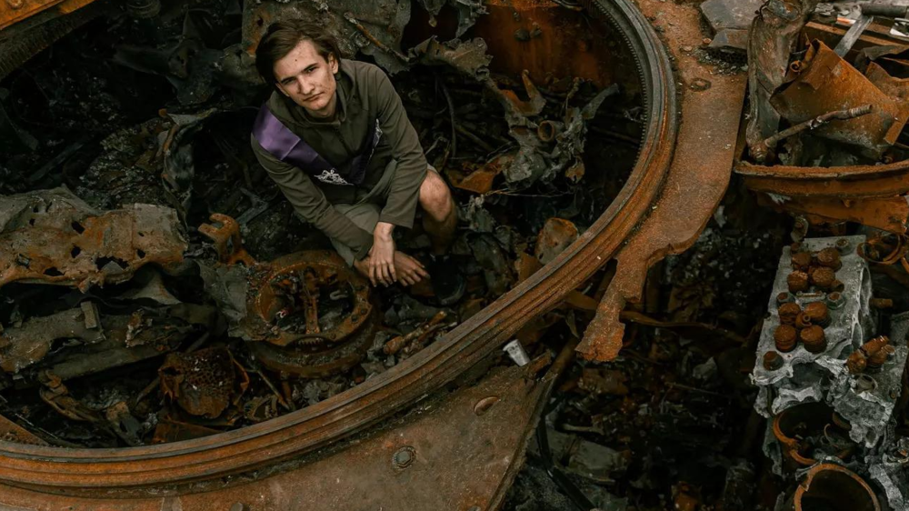 Ukrainian photographer creates stark graduation portraits in Chernihiv ...