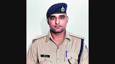 Bhopal: Rpf Constable’s Act Of Valour Saves Mumbai Man’s Life At Bhopal ...