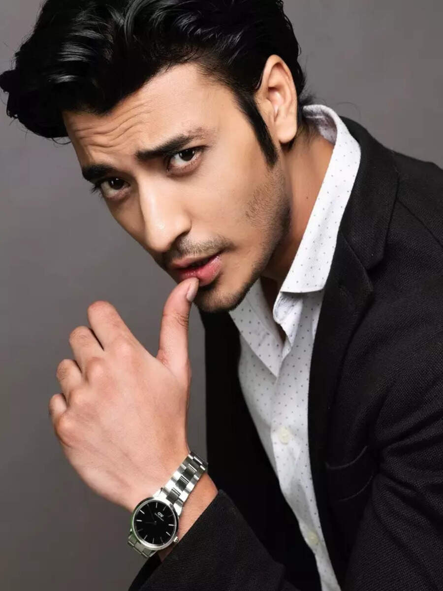 Actor John Bhattacharyya sets major fashion goals | Times of India