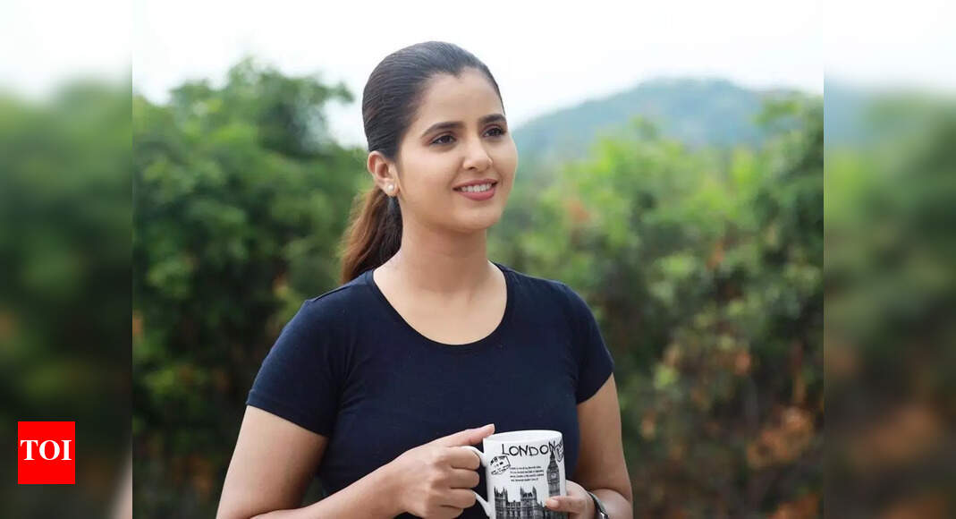 I couldn't accept my father's absence: actress Nandhitha Jenifer on her ...