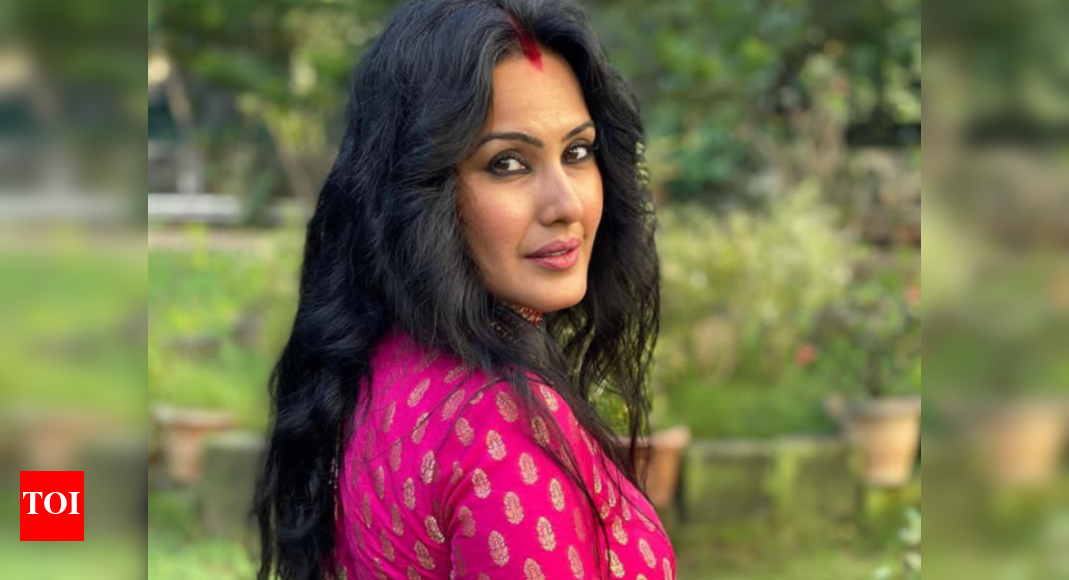 Kamya Panjabi’s fans get her name tattooed on their wrists; Here’s how ...