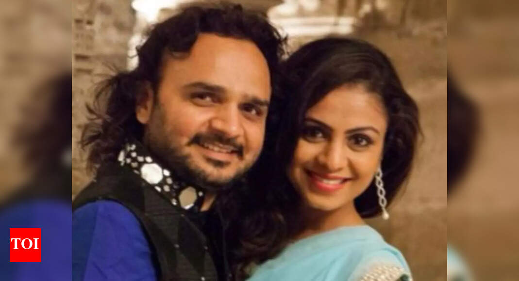 Parthiv Gohil and Manasi Gohil jam at Opera Garnniere; watch the video ...