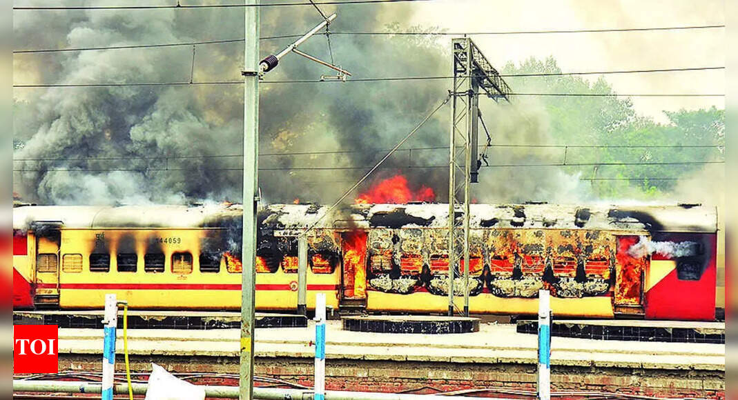 60 Coaches Of Trains Set On Fire | Patna News - Times of India