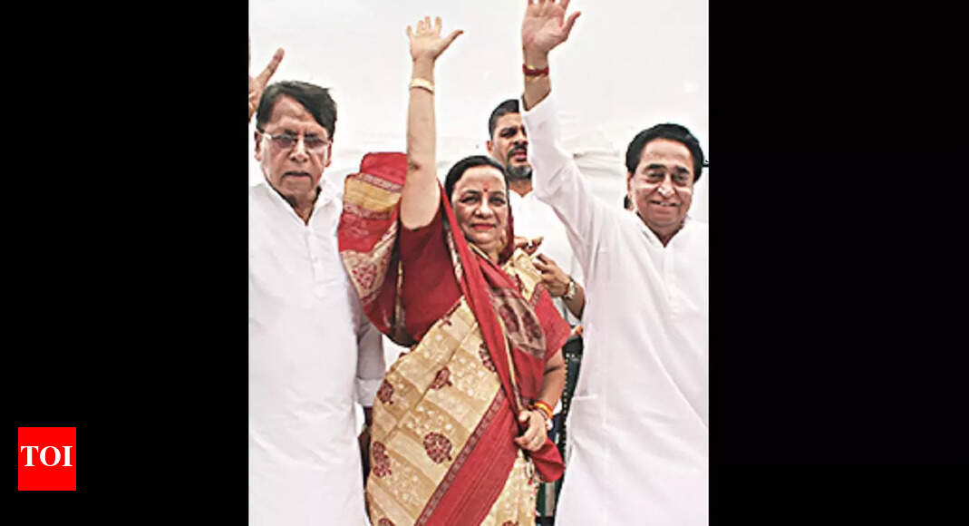 Vibha Patel: Bhopal: Congress Vibha Patel files nomination for mayor's ...