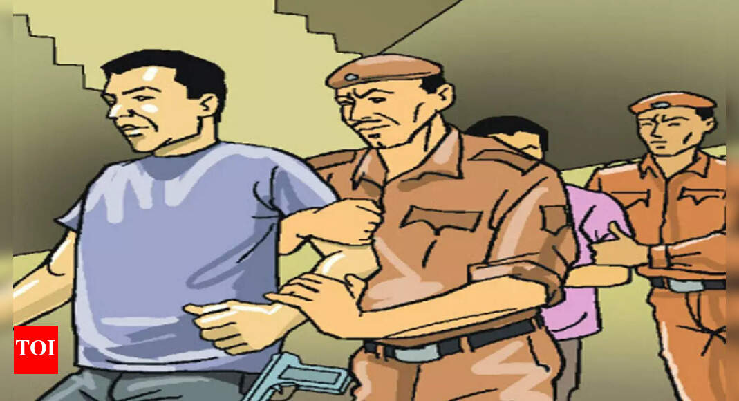 Deolali: Deolali Police Catch Six People, Recover Country-made Firearms ...